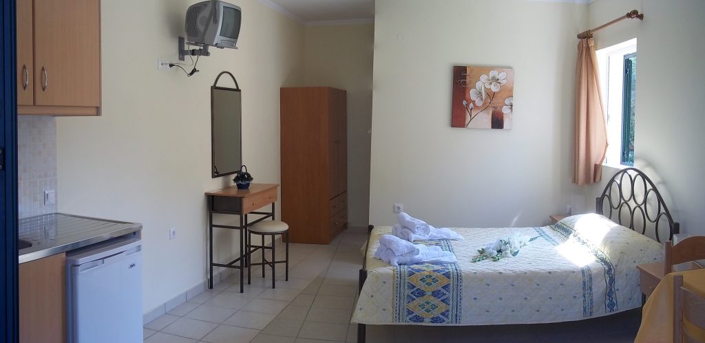 ΣΤΟΥΝΤΙΟ 1 ΙΣΟΓΕΙΟΥ ΜΕ ΘΕΑ ΤΟΝ ΚΗΠΟ ΓΙΑ 2 ΑΤΟΜΑ - Niki Studios | Lefkada